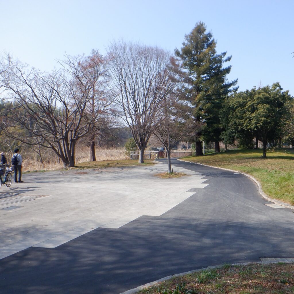 The renovated garden path and guide map. – Kokosil Oizumi Ryokuchi Park